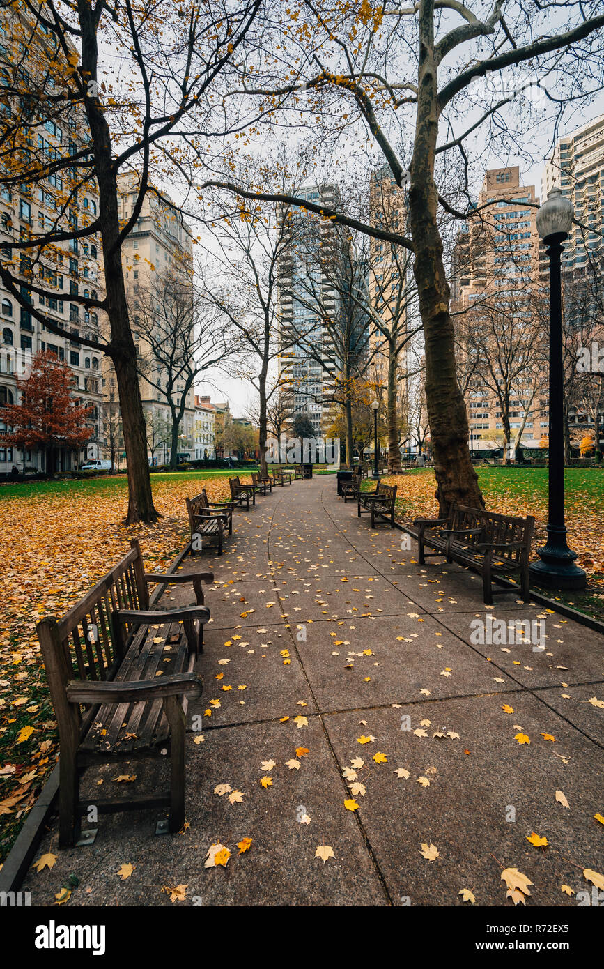 Autumn color and walkway at Rittenhouse Square Park, in Philadelphia ...