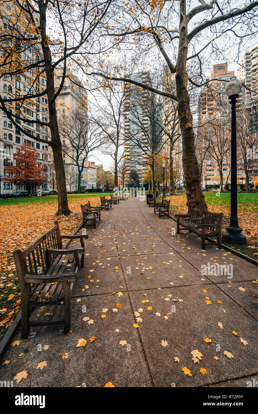 Autumn color and walkway at Rittenhouse Square Park, in Philadelphia ...