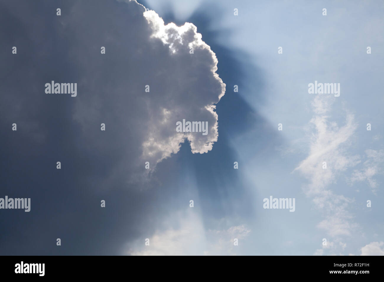 Crepuscular rays hi-res stock photography and images - Alamy