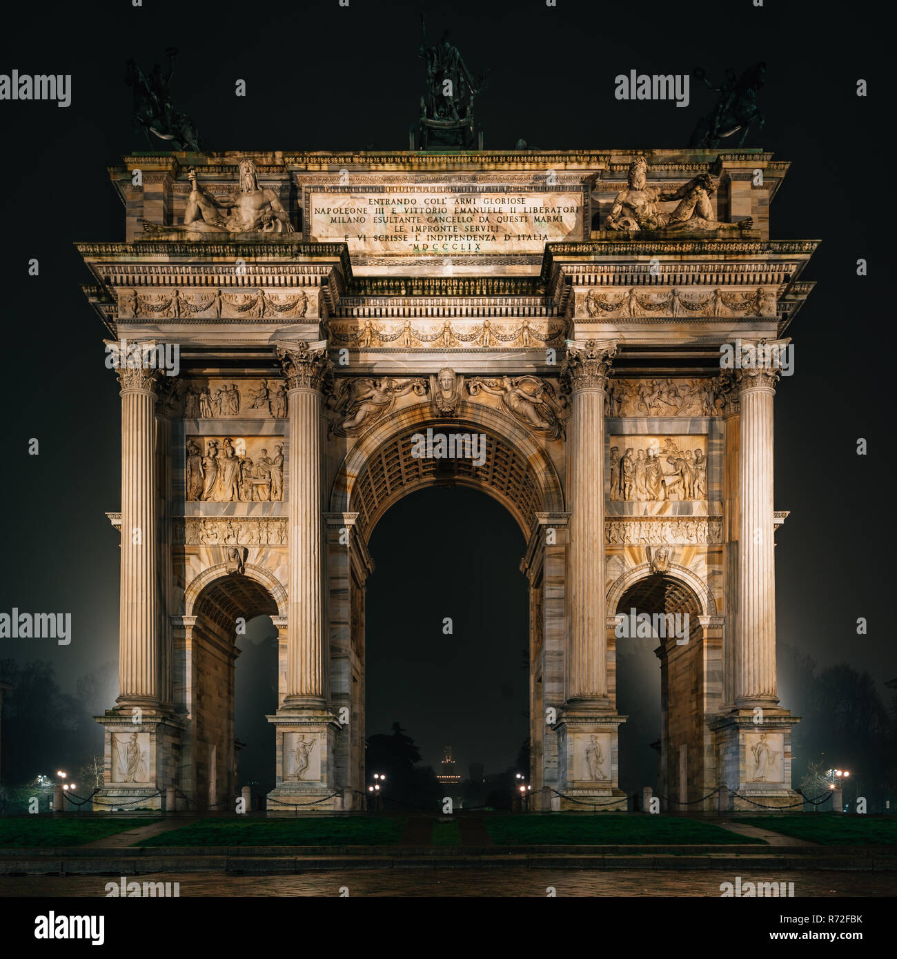 The Arco della Pace at night, in Milan, Italy Stock Photo - Alamy