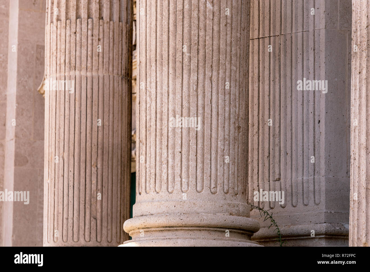 Doric columns structure hi-res stock photography and images - Alamy