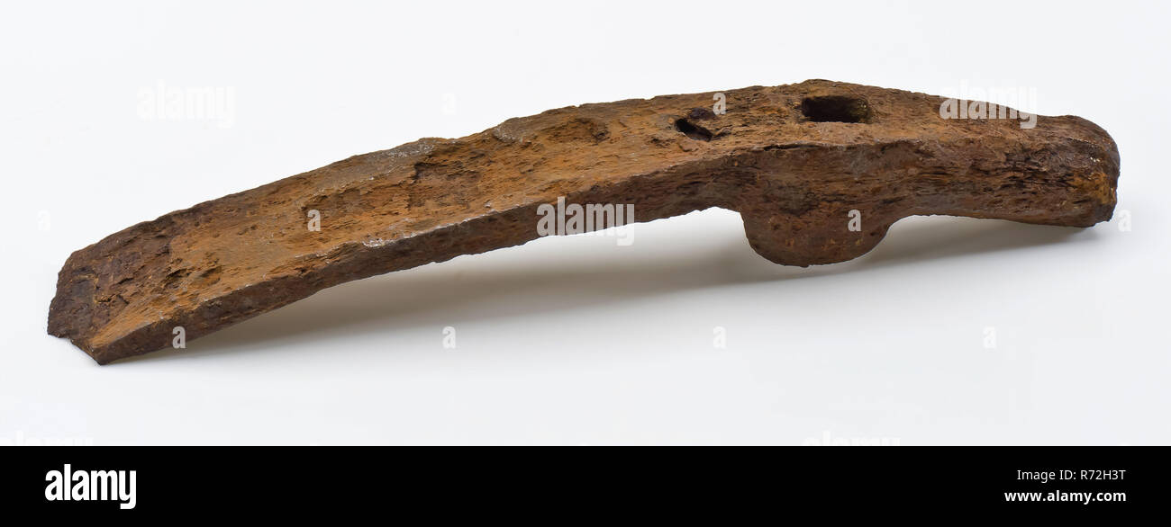 Carpenter's drawbar with drawbar on one side and hammer on the other ...