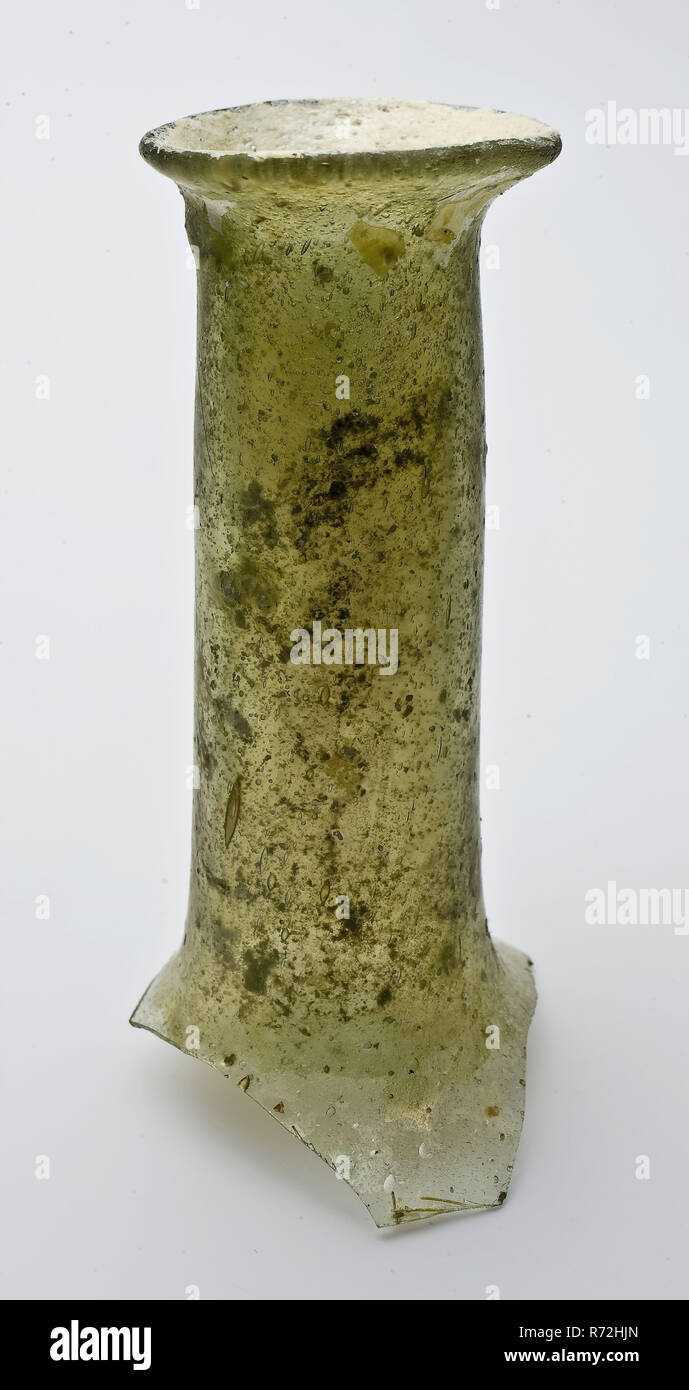 Overhanging lip hi-res stock photography and images - Alamy