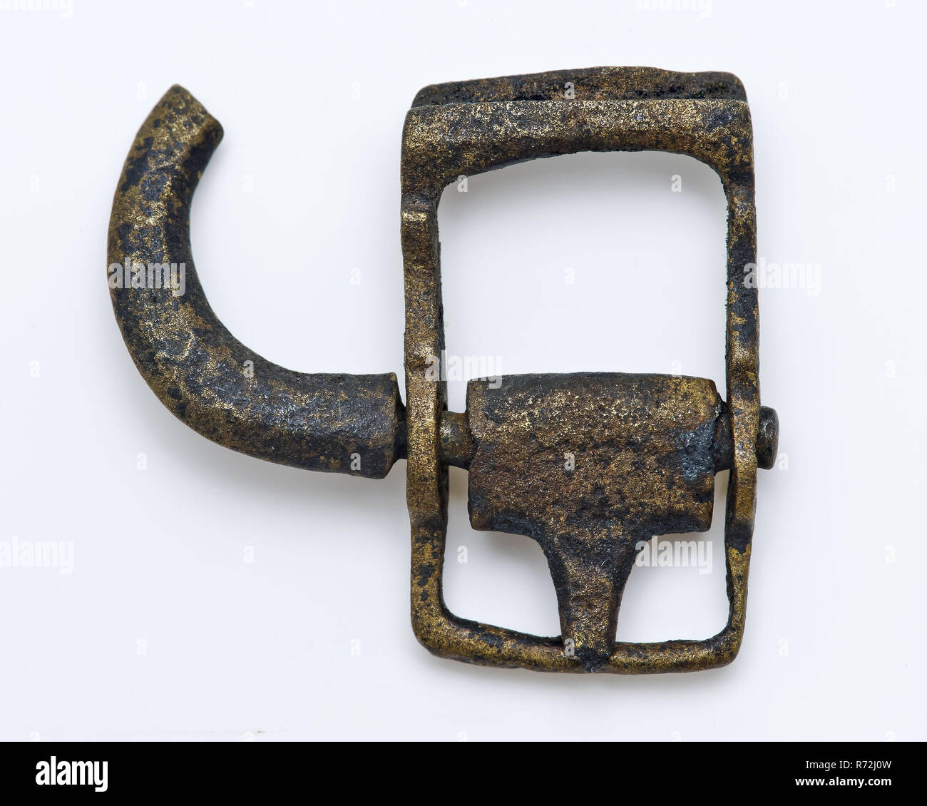 Buckle with rectangular bracket with middle post and stern, long curved ...