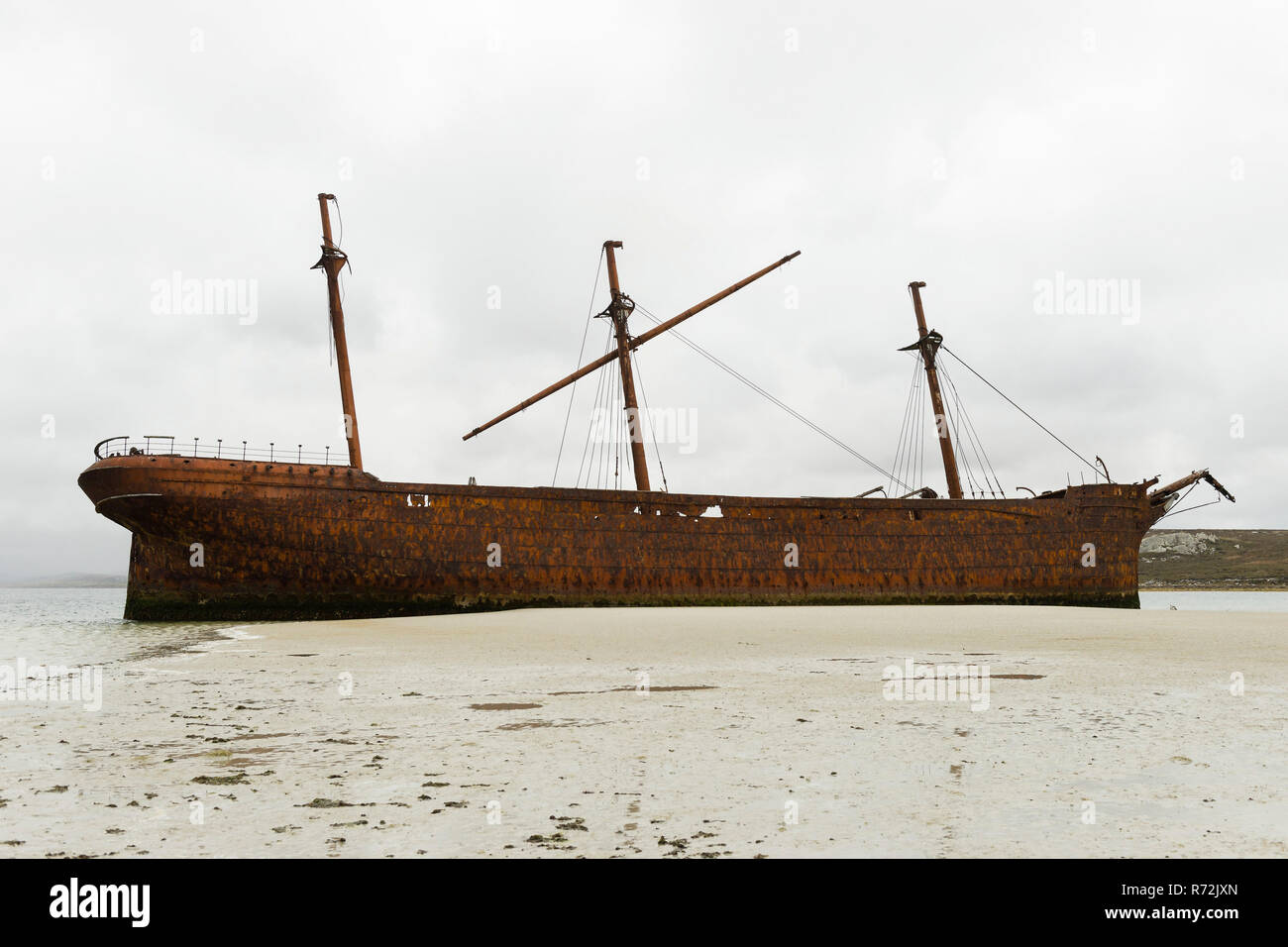 Shipwrecked image hi-res stock photography and images - Alamy