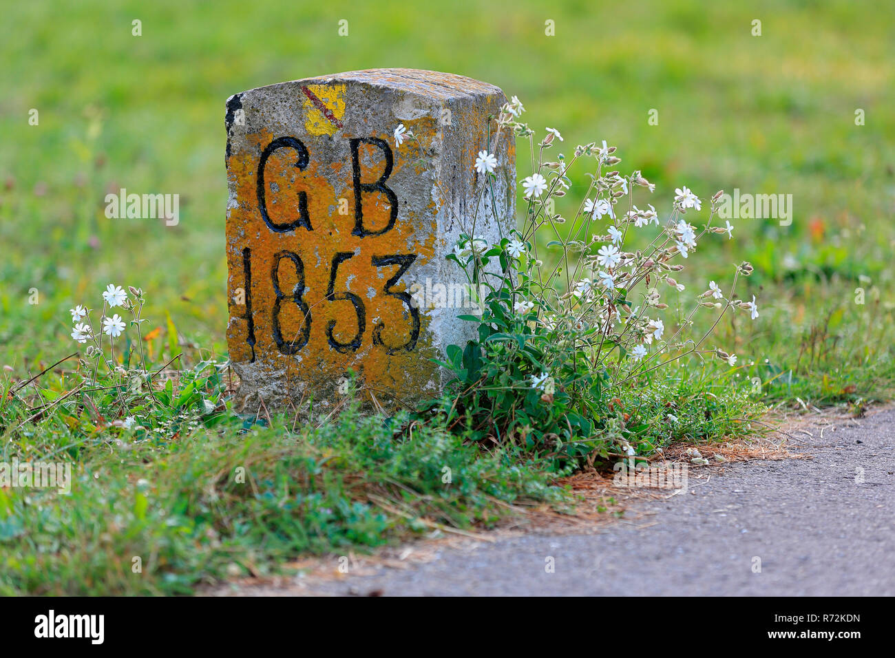 Border stone hi-res stock photography and images - Alamy