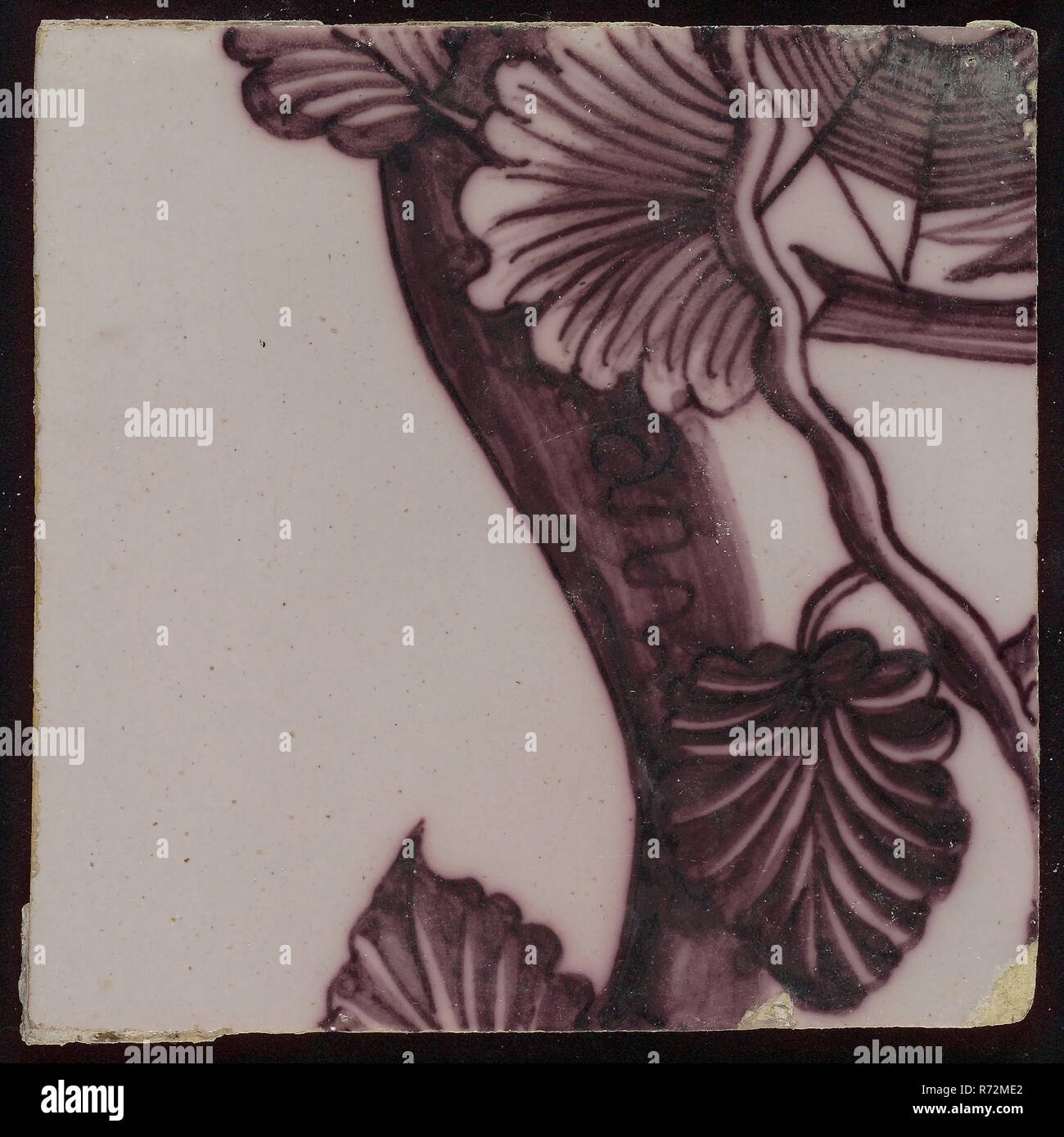 Tile of purple tile pilaster with twisted column with leaves of leaves ...