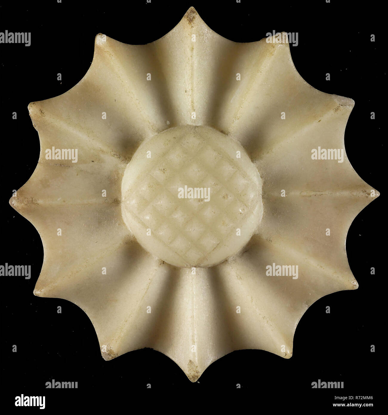 Cartouche shaped rosette hi-res stock photography and images - Alamy