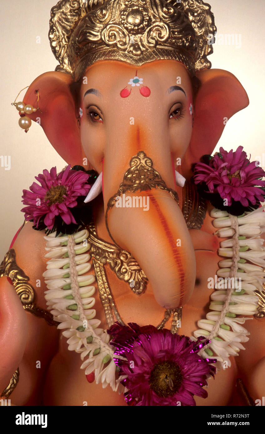 Ganesh ganpati Festival, idol of lord ganesh elephant headed god ...