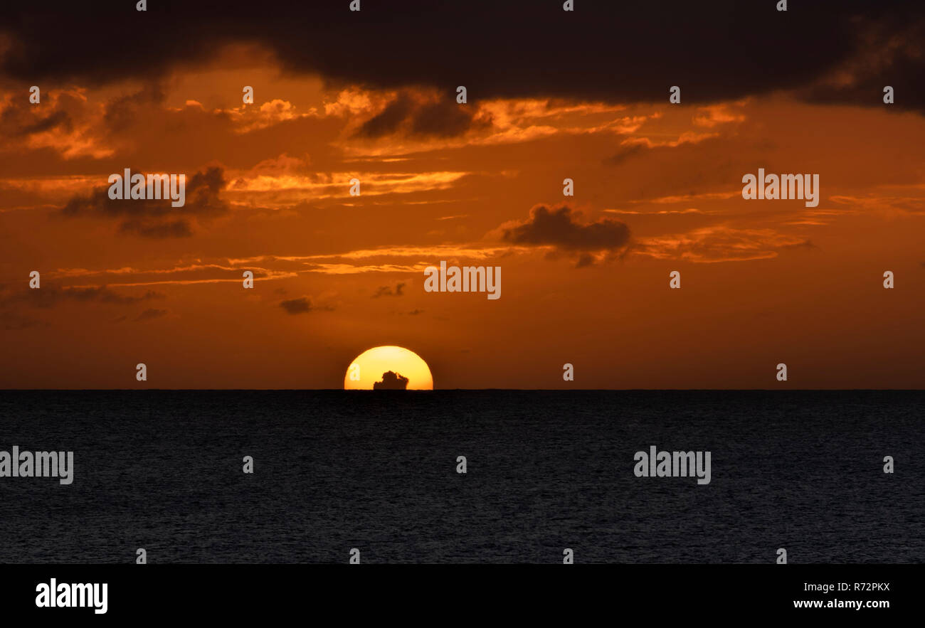 Setting sun barbados hi-res stock photography and images - Alamy