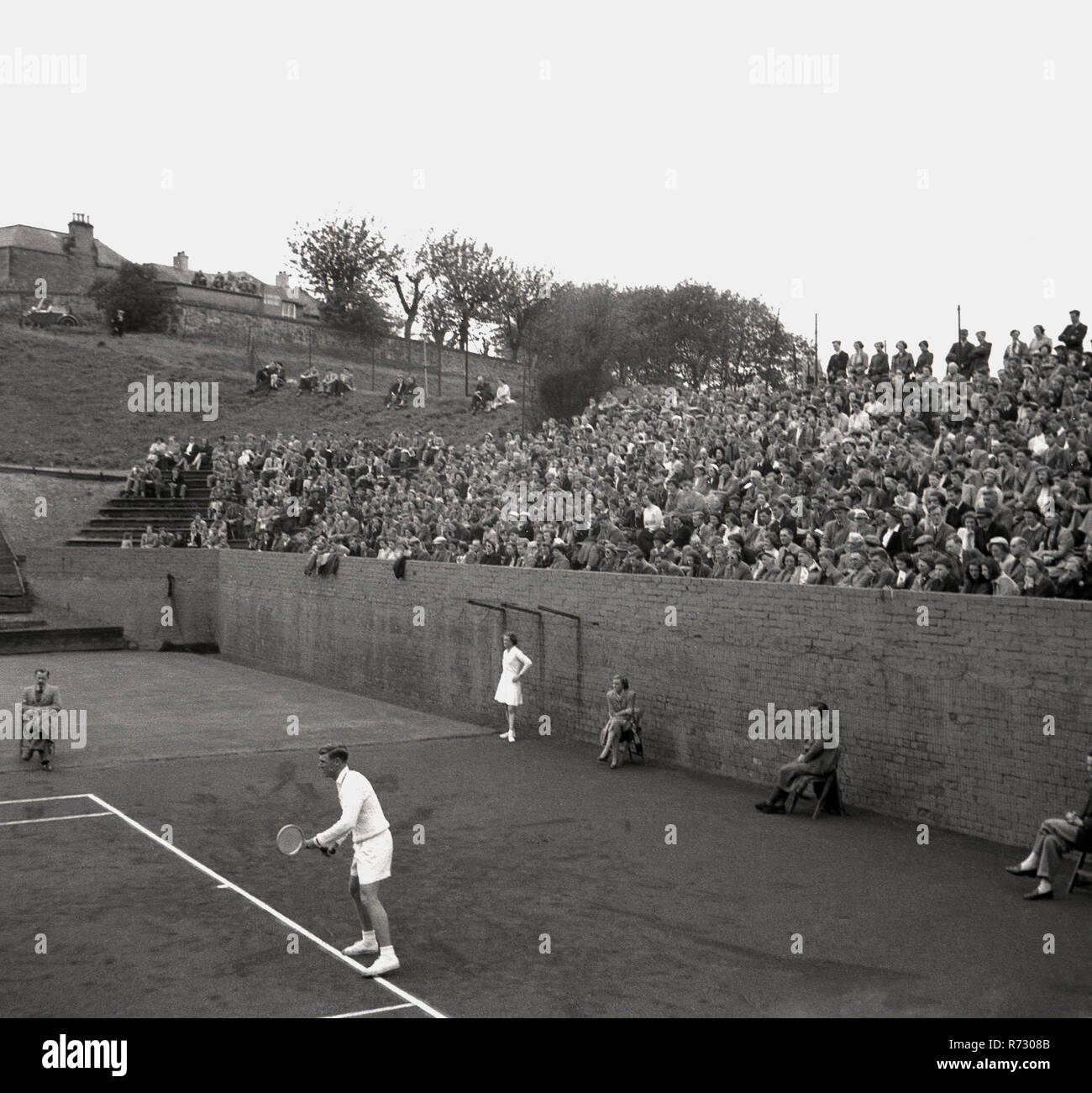 Sunken tennis court hi-res stock photography and images - Alamy