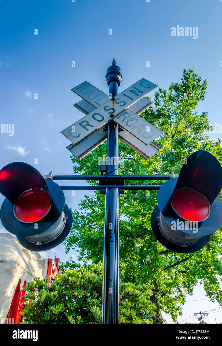Railroad crossing lights hi-res stock photography and images - Alamy