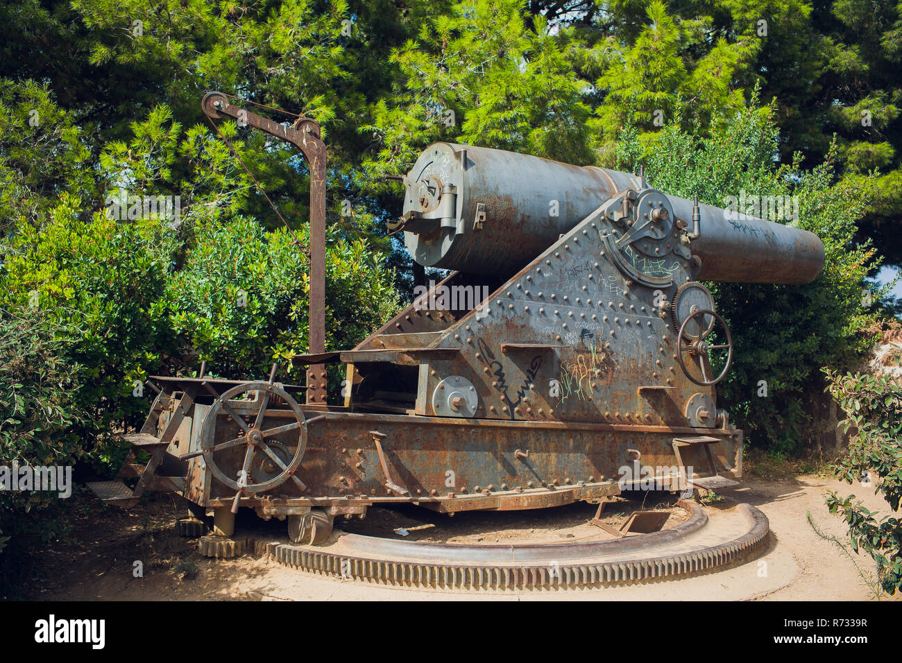 Retro cannon against cut wooden log background. Old iron cannon outdoor ...