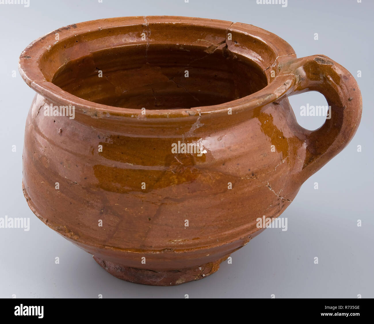 Conical shape pot hi-res stock photography and images - Alamy