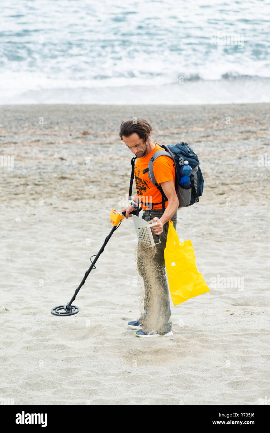 Sieve sand beach hi-res stock photography and images - Alamy