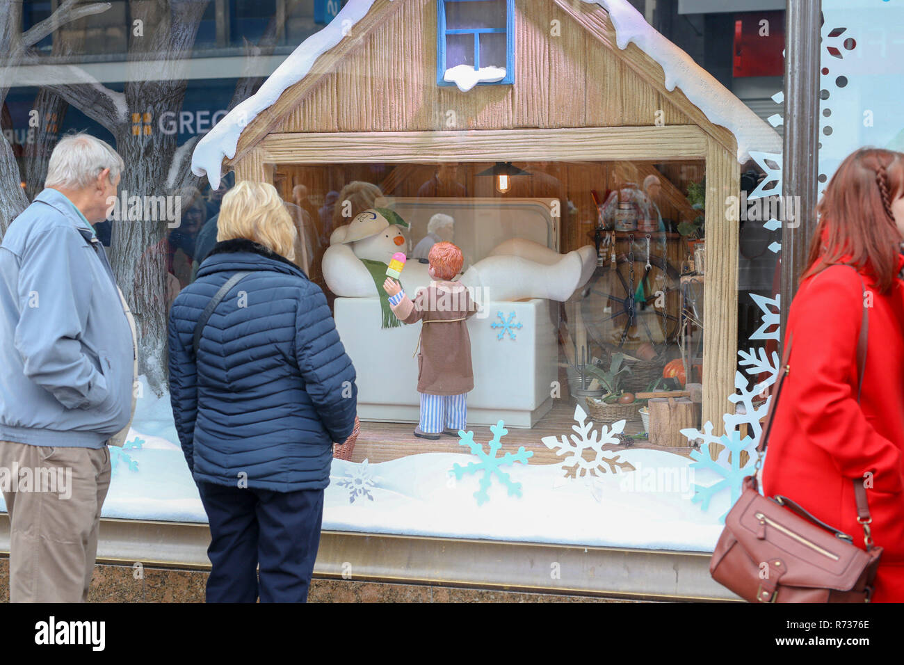 Fenwick christmas window display hi-res stock photography and images ...