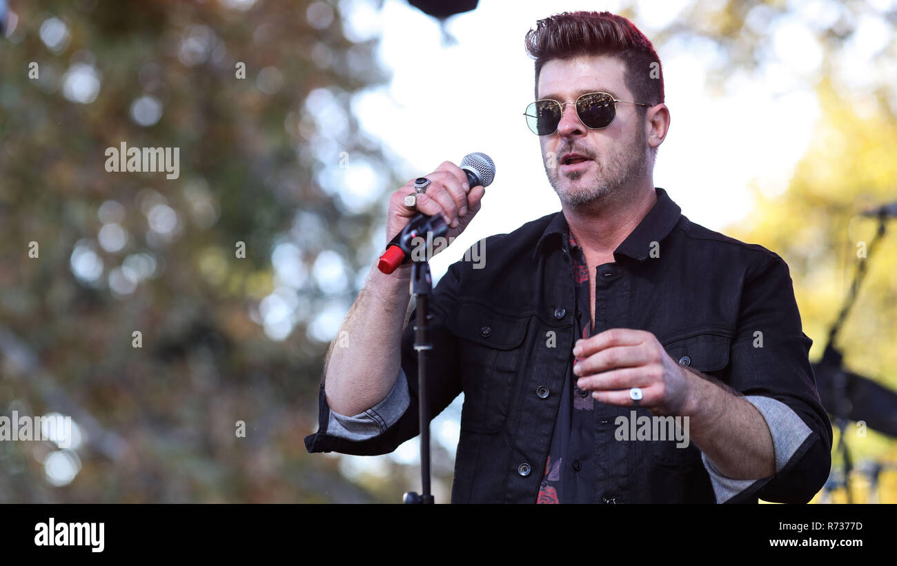 CALABASAS, LOS ANGELES, CA, USA - DECEMBER 02: Singer Robin Thicke ...