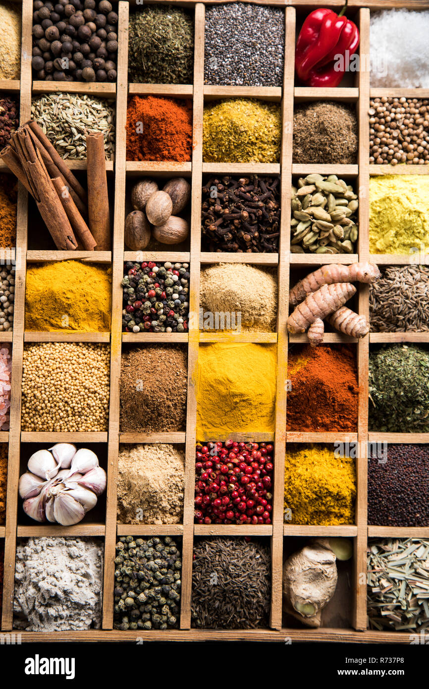 Assorted Spices in a wooden box Stock Photo - Alamy