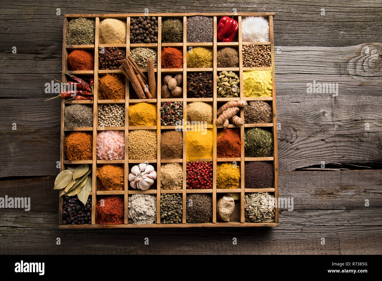 Assorted Spices in a wooden box Stock Photo - Alamy