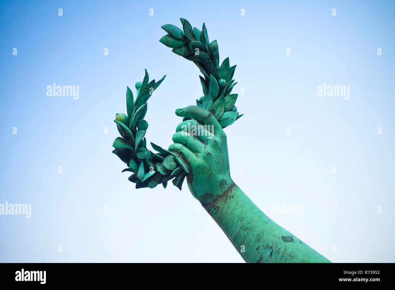 Laurel Wreath hand held by a bronze statue Stock Photo - Alamy