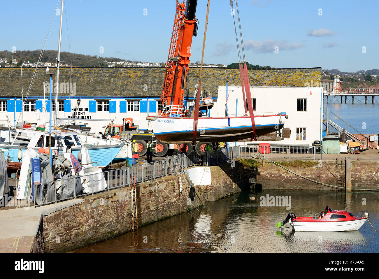 Boat being lifted out hi-res stock photography and images - Alamy