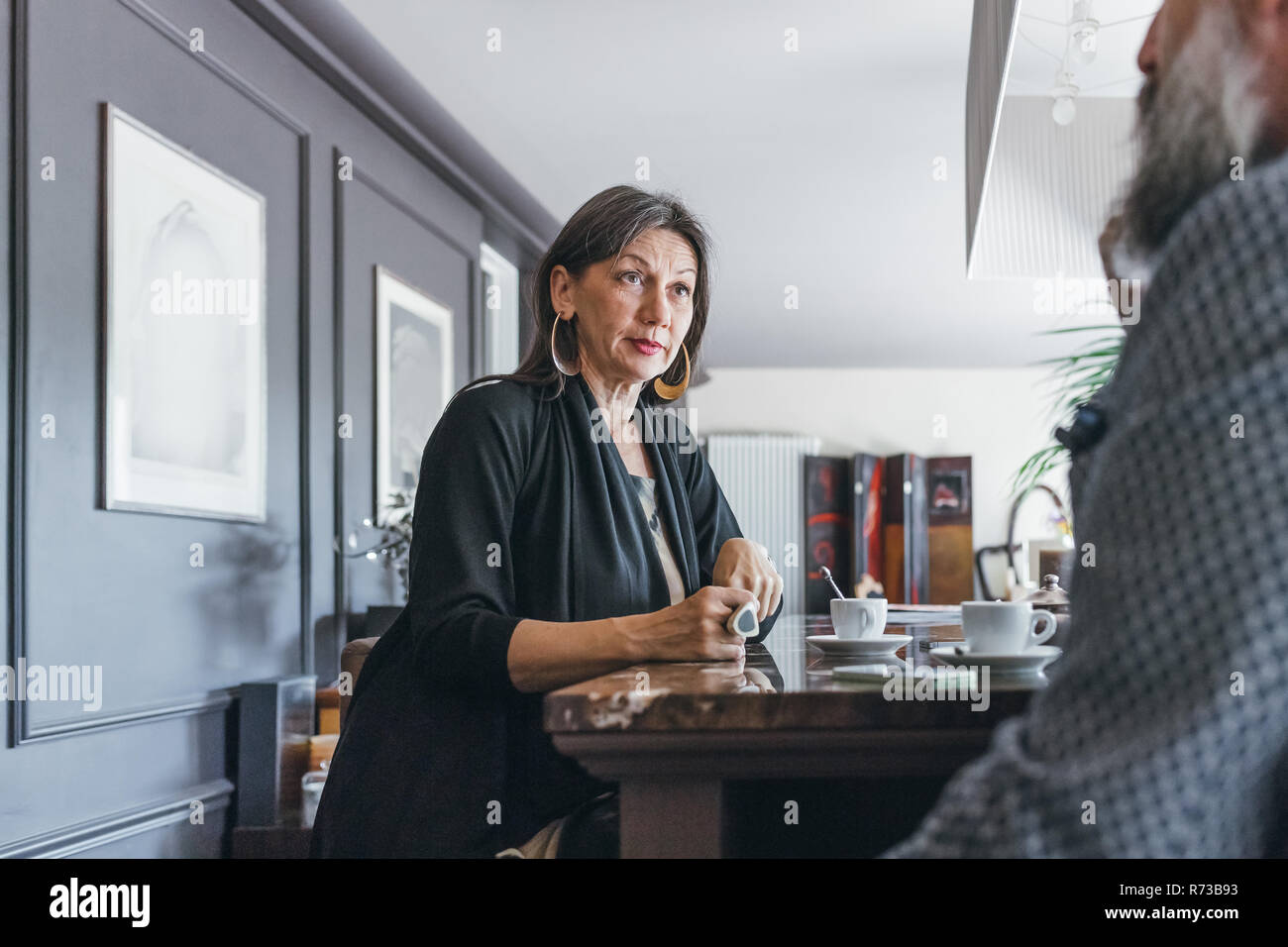 Couple in discussion over coffee in kitchen Stock Photo - Alamy