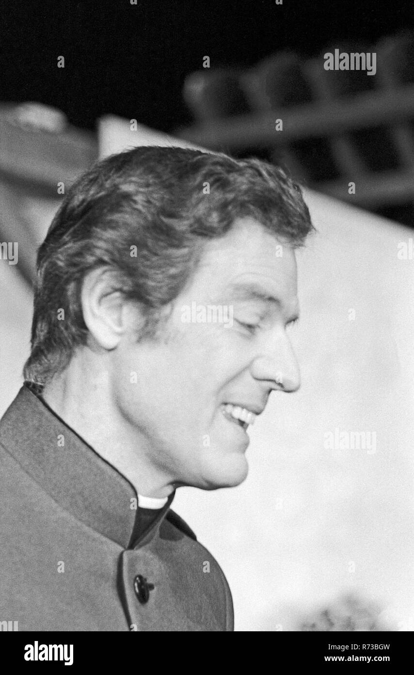 Helden, Helden - Musical mit Paul Hubschmid im Operettenhaus Hamburg ...