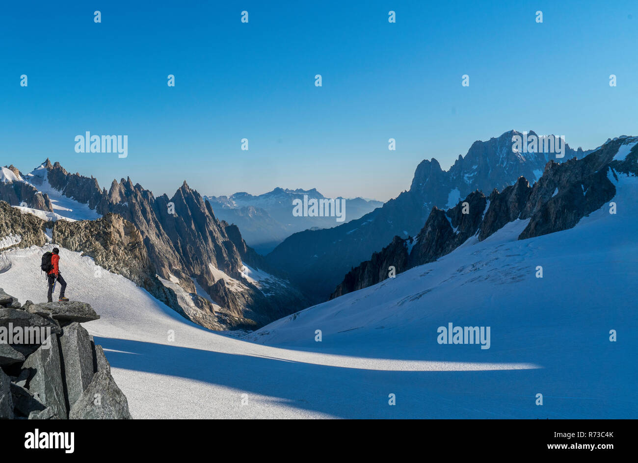 Enjoying scenery hi-res stock photography and images - Alamy