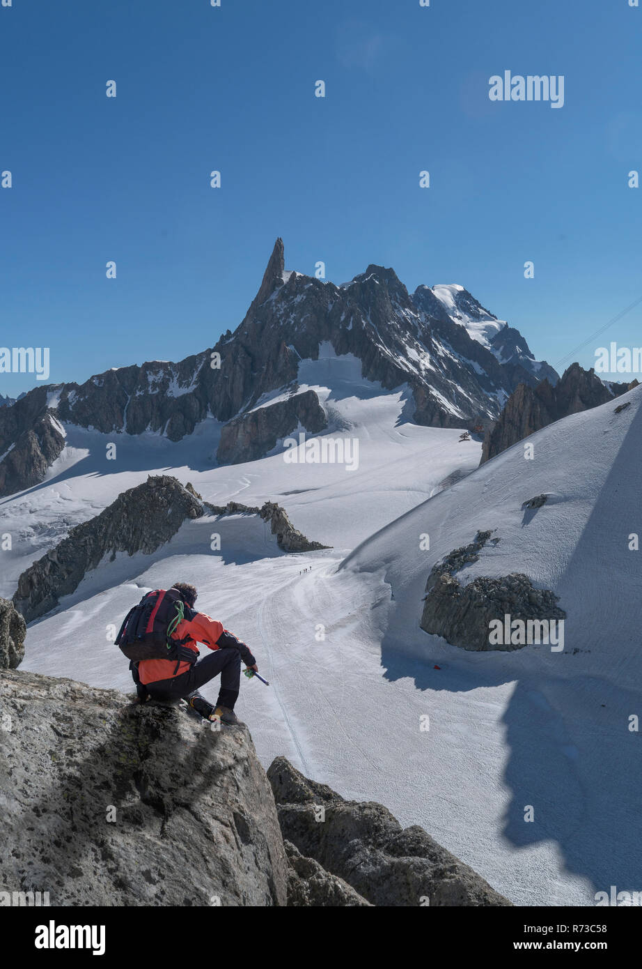 Enjoying scenery hi-res stock photography and images - Alamy