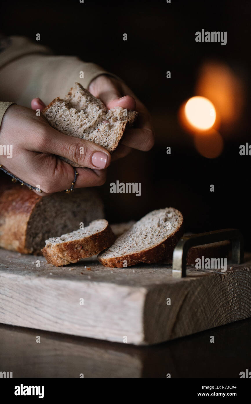 Breaking of bread hi-res stock photography and images - Alamy