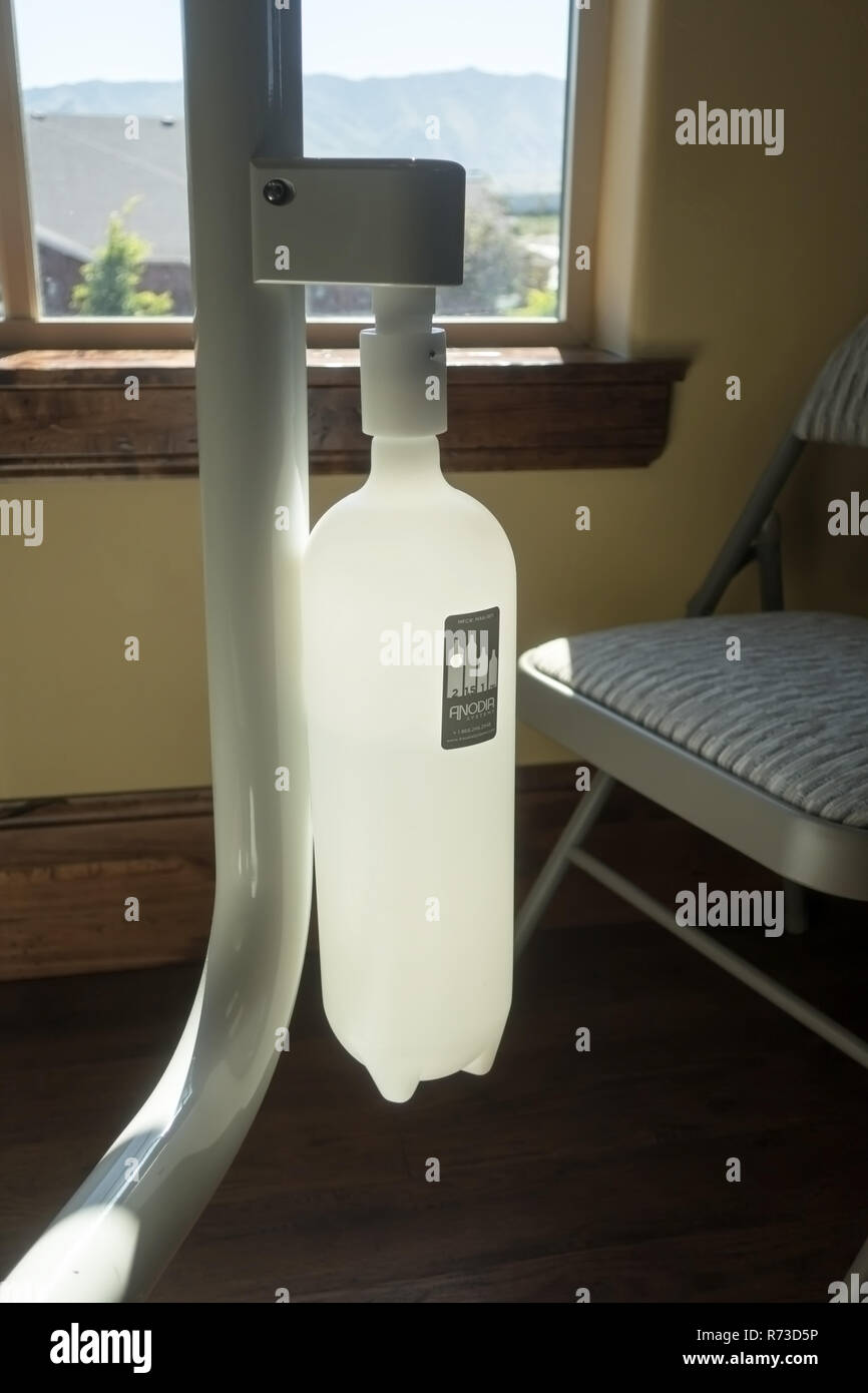 Large bottle shampoo hi-res stock photography and images - Alamy