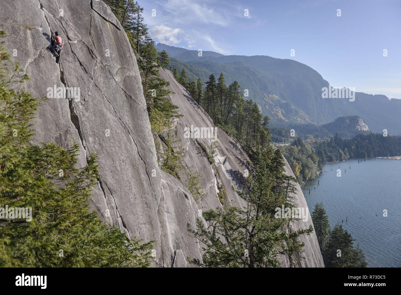 Climber scaling hi-res stock photography and images - Alamy