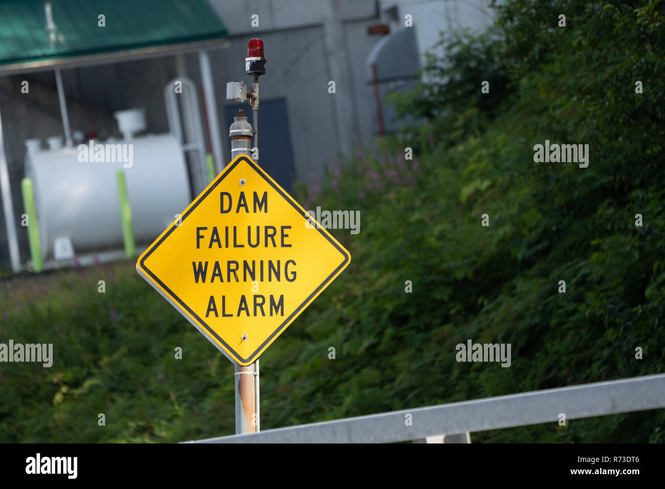 Dam failure hi-res stock photography and images - Alamy