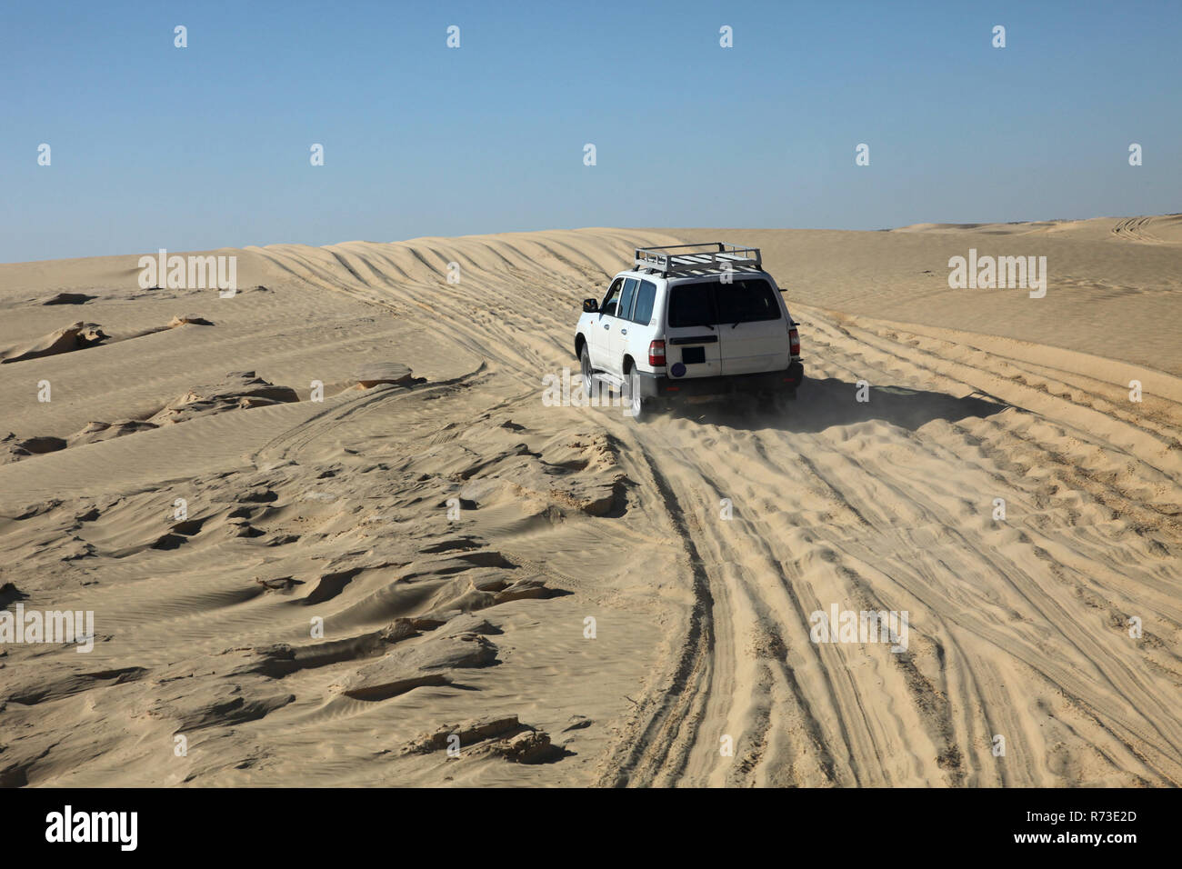 car in desert Stock Photo - Alamy