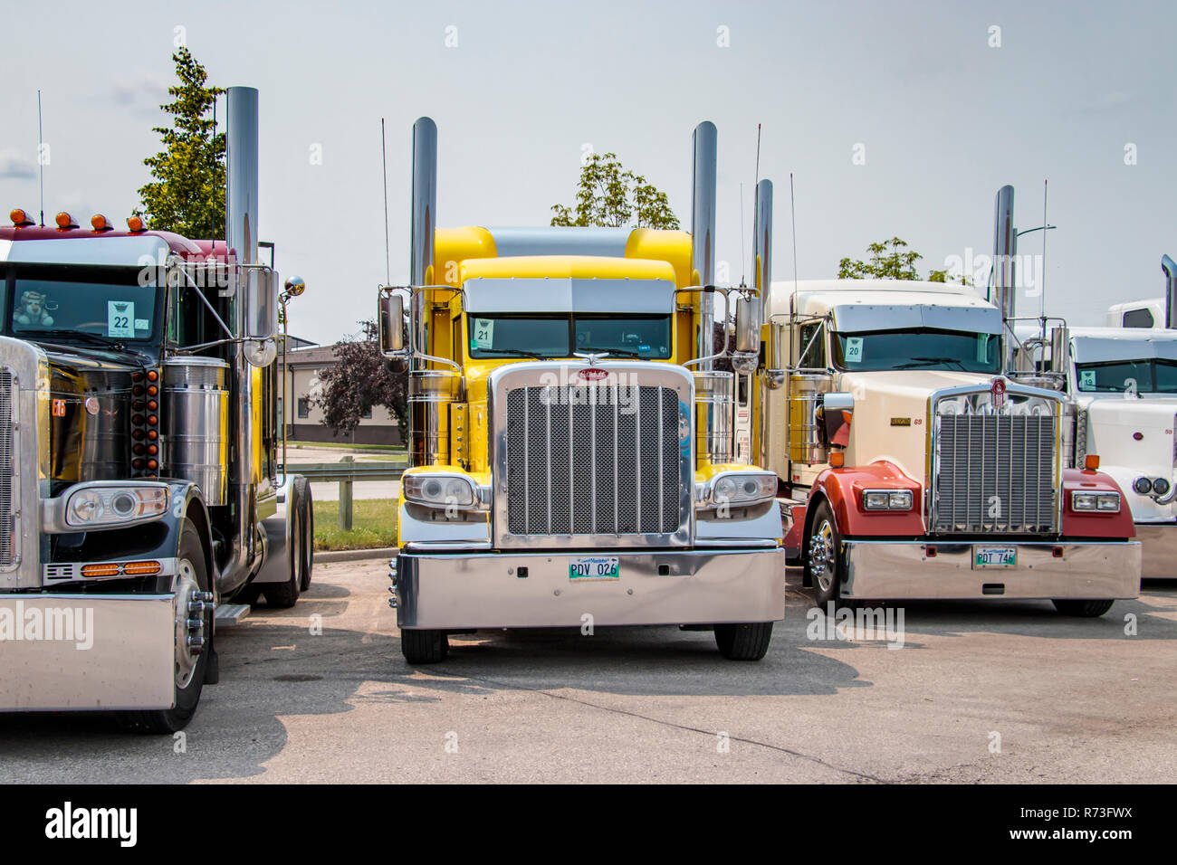 Semi rigs hi-res stock photography and images - Alamy