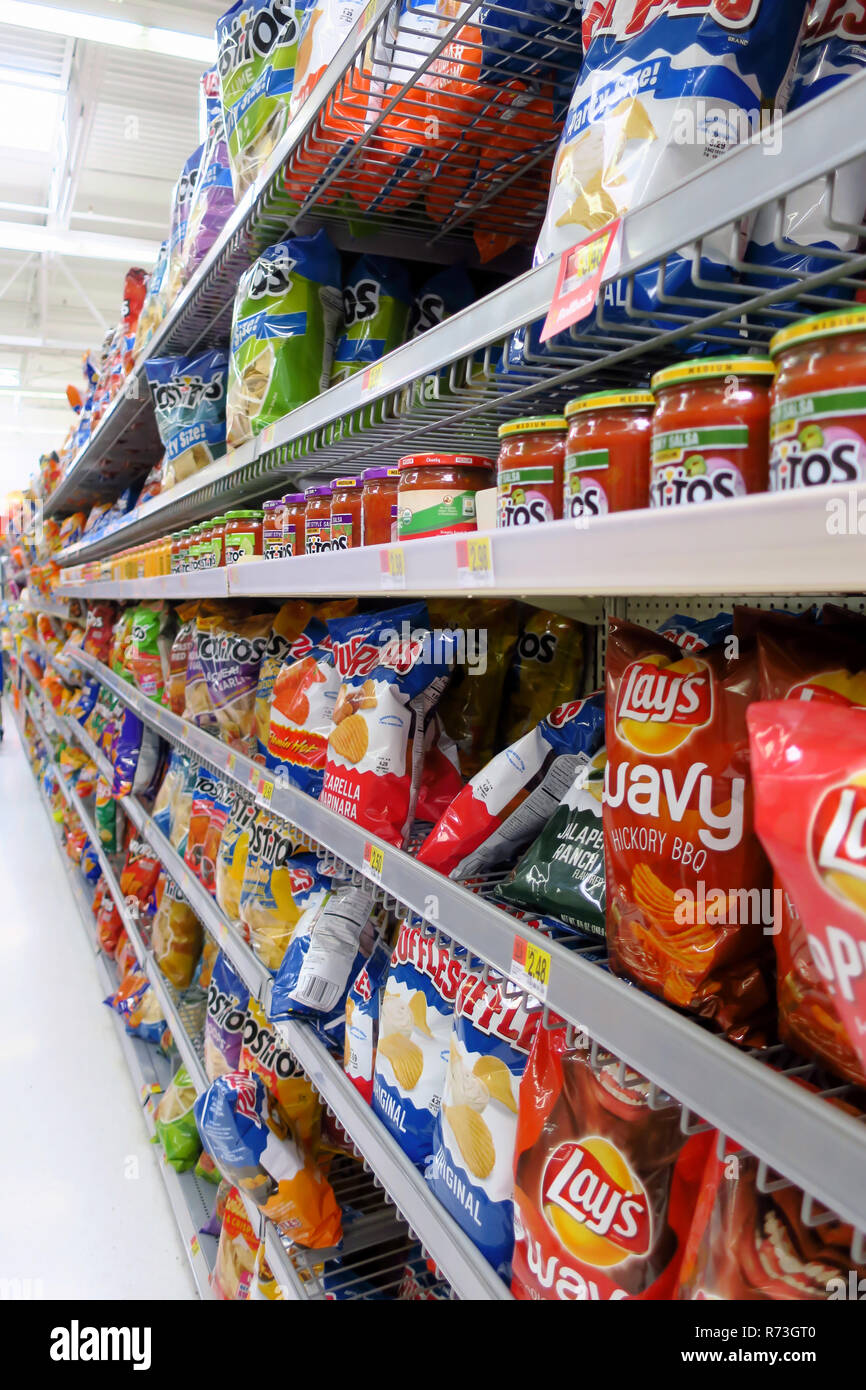 Grocery Store Aisle Candy Usa High Resolution Stock Photography and ...