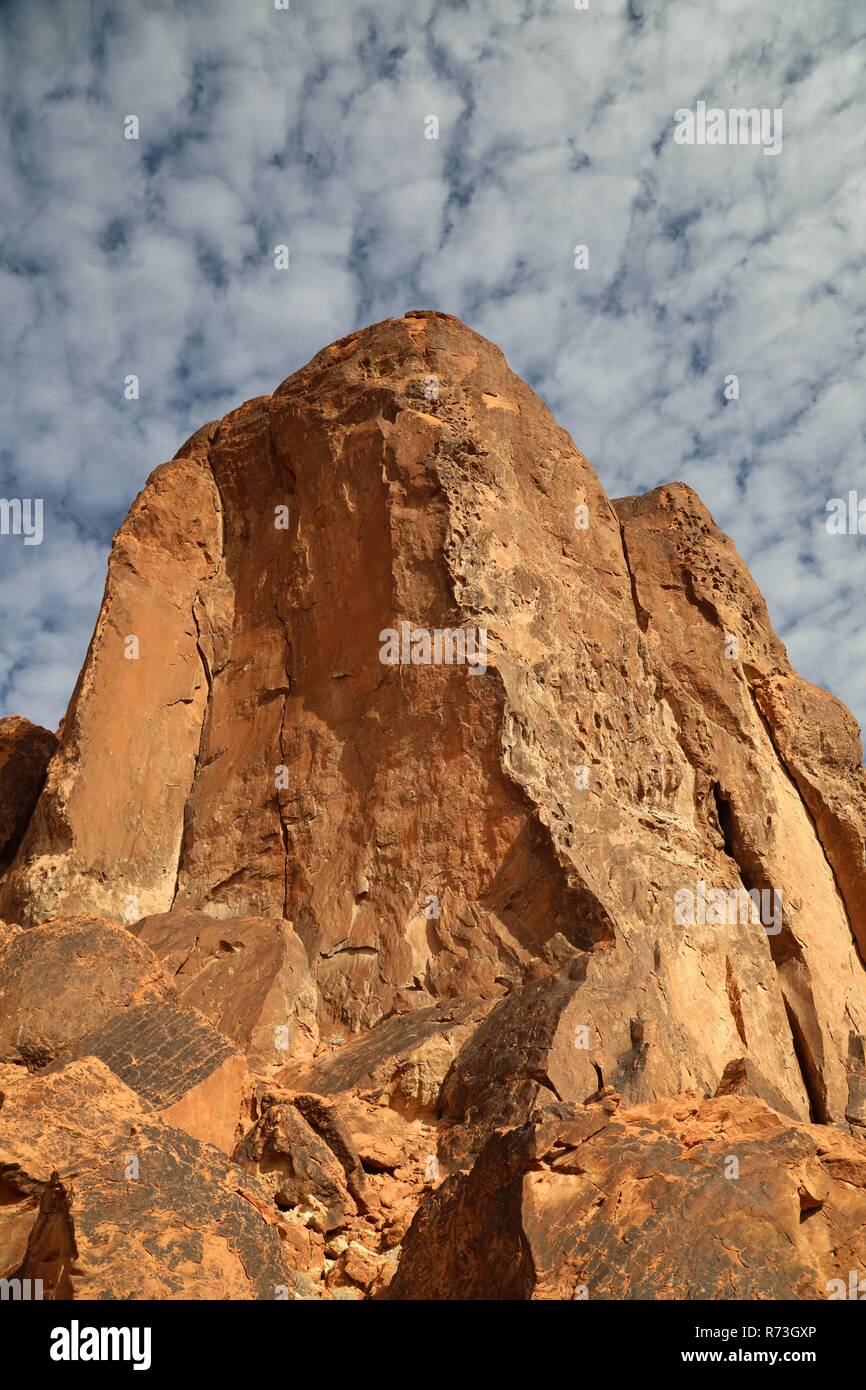 Desert rock hill hi-res stock photography and images - Alamy