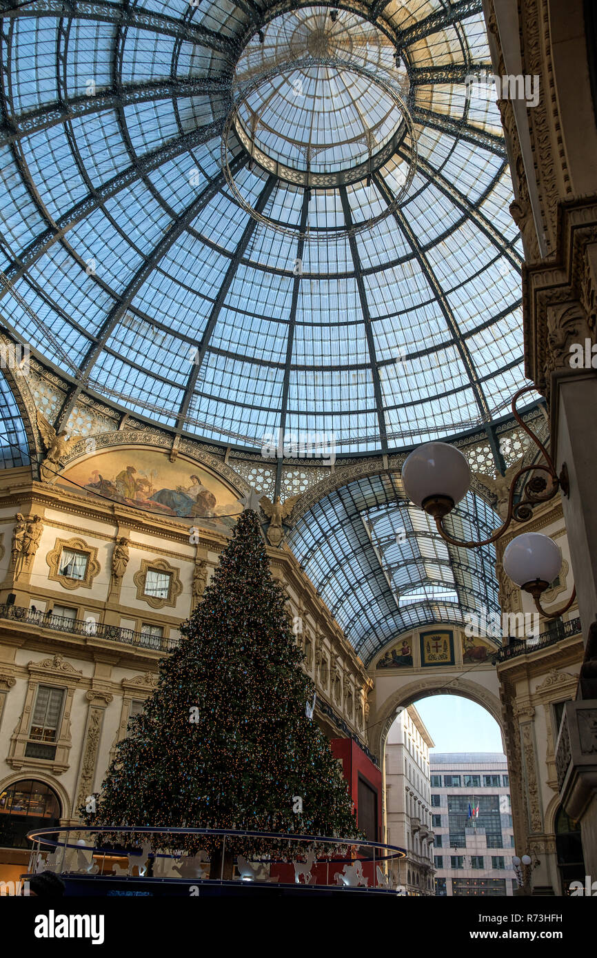 New year tree in milan hi-res stock photography and images - Alamy
