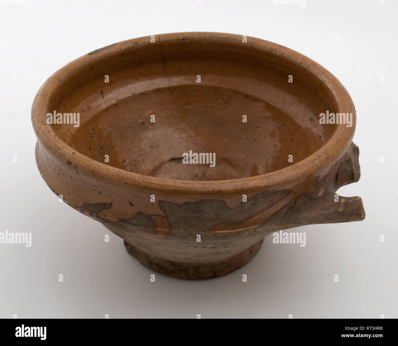 Earthenware bowl, internal glazed, red shard, horizontal sausage ear, porcelain crockery holder ...