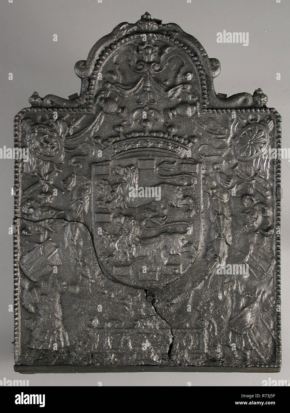 Fireback with coat of arms of Friesland and year 1610, fire place cast ...