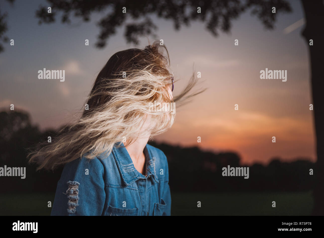 Woman turning around outside hi-res stock photography and images - Alamy