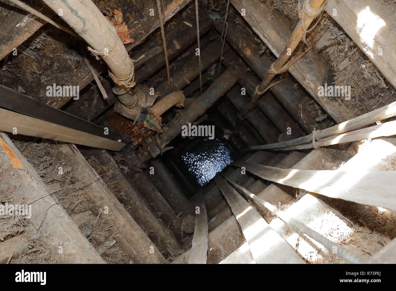 Digging for diamonds hi-res stock photography and images - Alamy