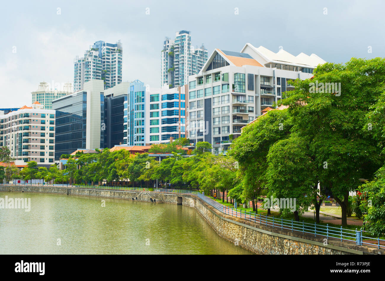 Modern architecture of Singapore river Stock Photo - Alamy
