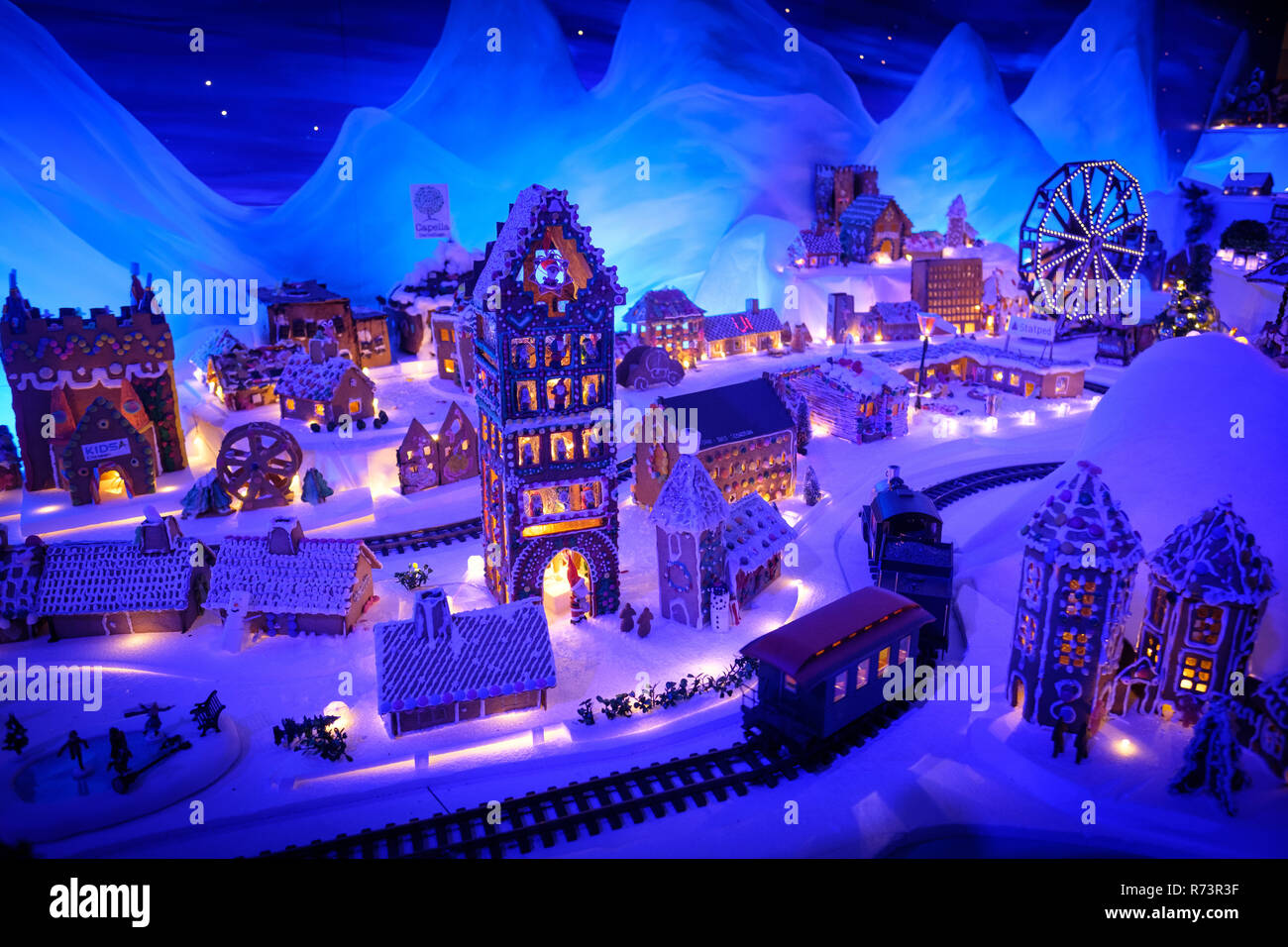 Gingerbread City, Pepperkaker Bien Bergen, christmass atmosphere over ...