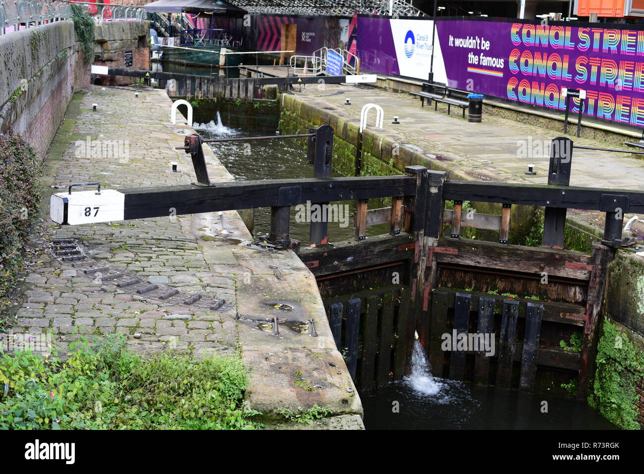 Lock gates on rochdale canal hi-res stock photography and images - Alamy
