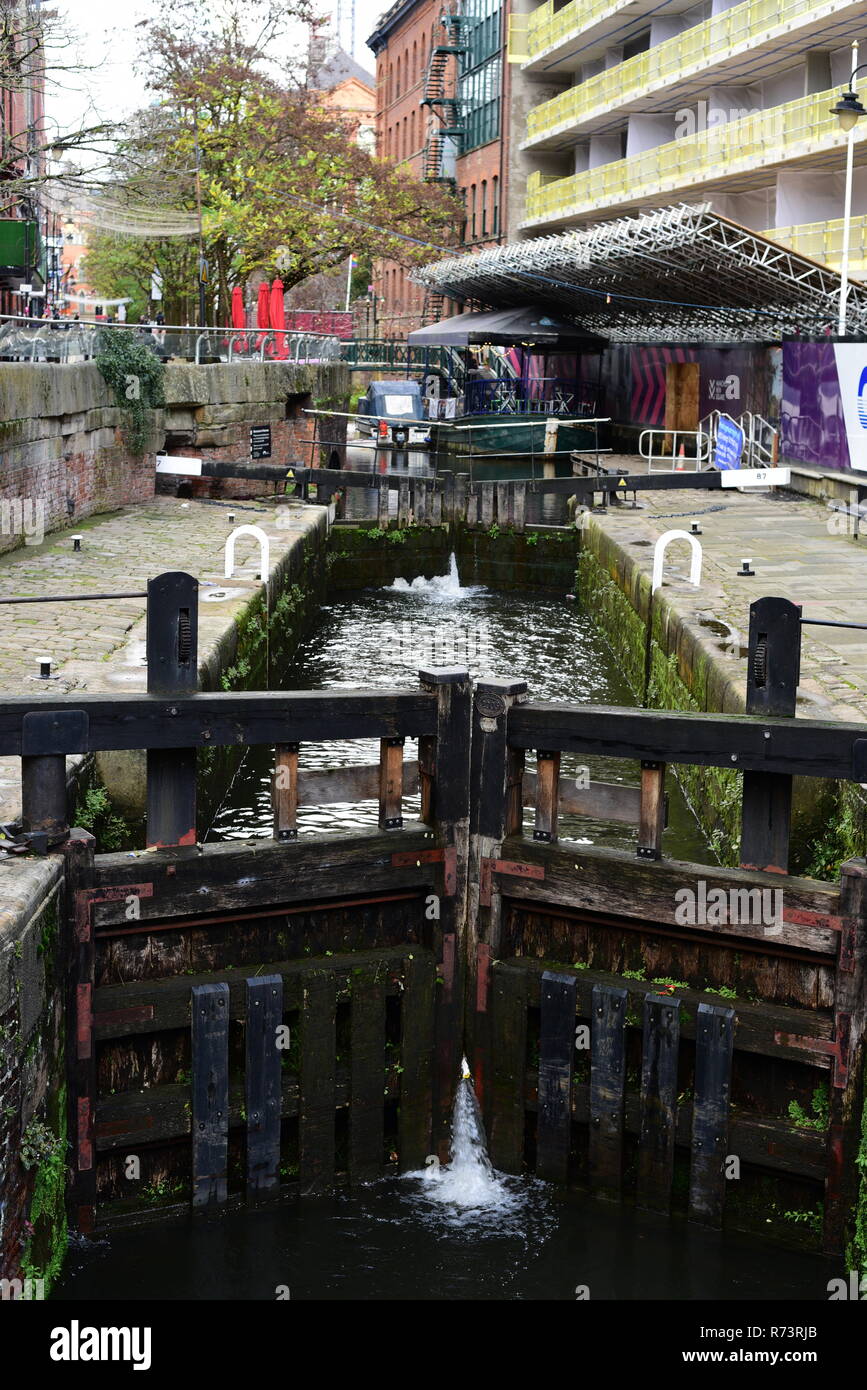 Lock gates on rochdale canal hi-res stock photography and images - Alamy