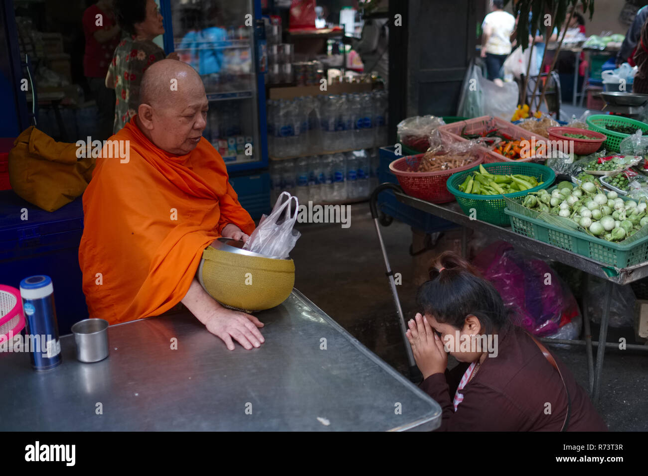 Gesture of respect hi-res stock photography and images - Alamy
