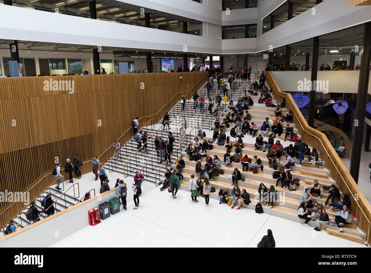College student on campus in hi-res stock photography and images - Alamy