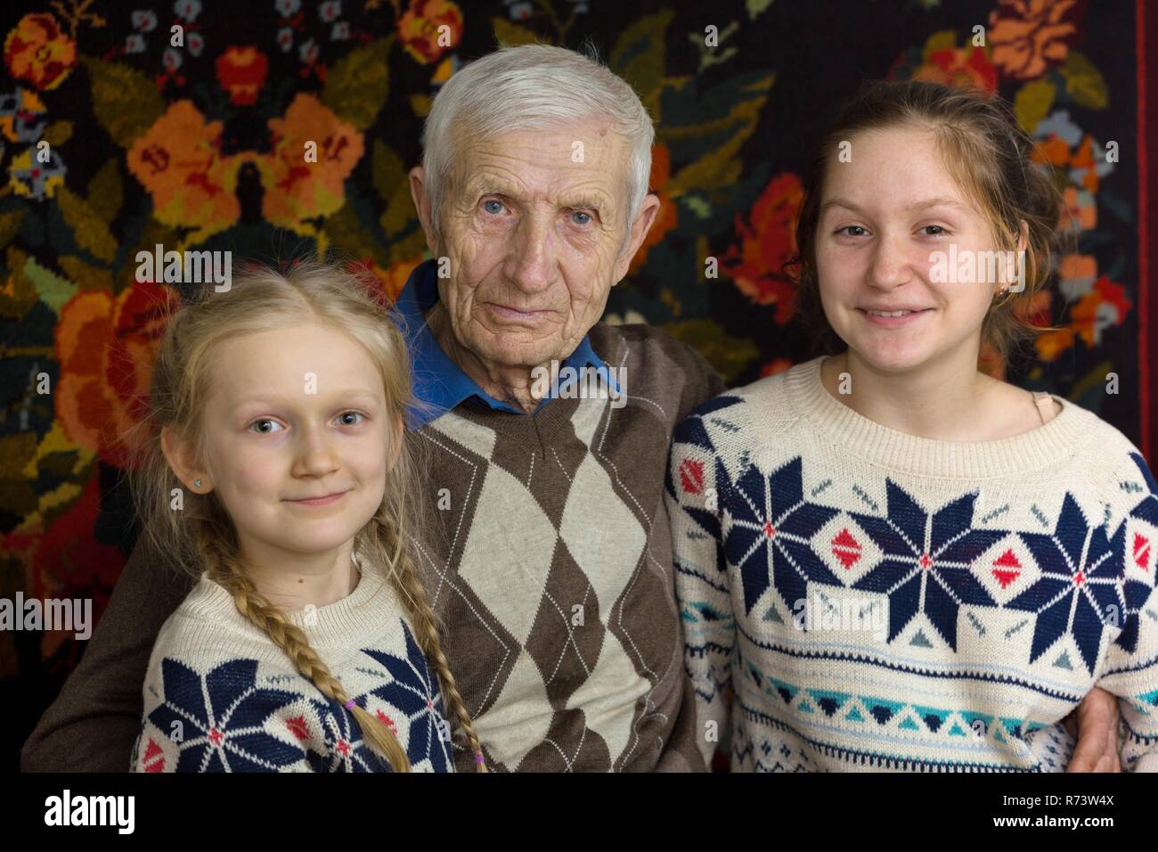 Grandfather two granddaughters hi-res stock photography and images - Alamy