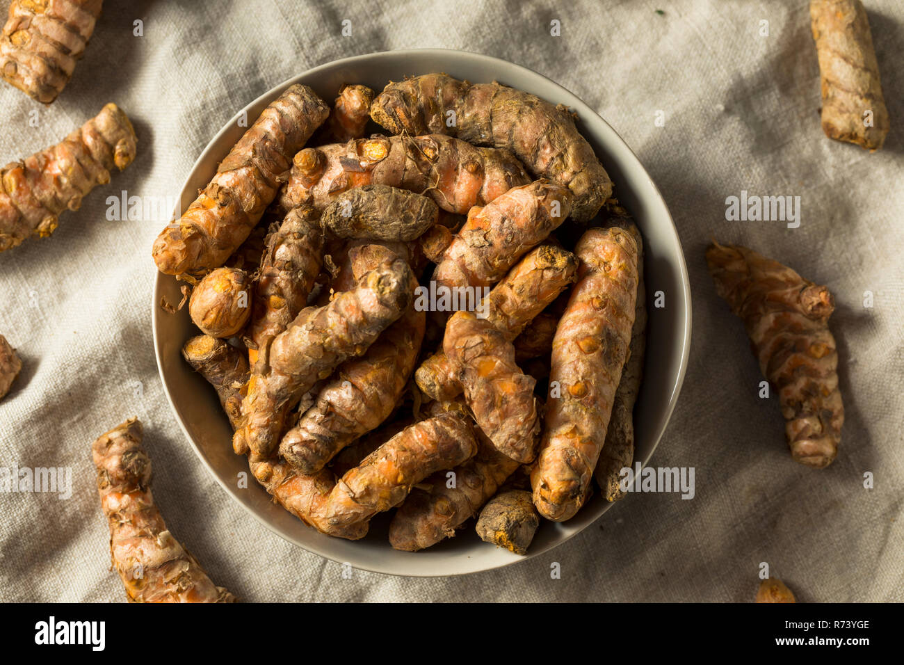 Turmeric root and turmeric powder hi-res stock photography and images ...